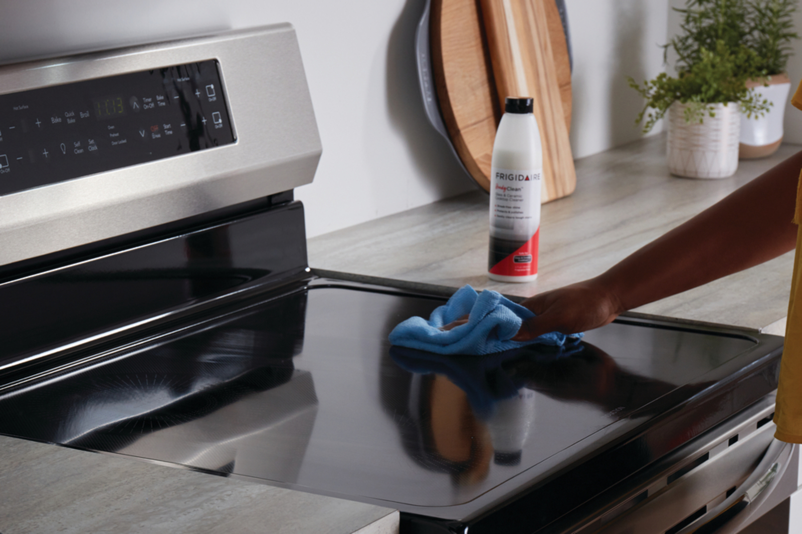 Frigidaire 5304508690 ReadyClean Glass & Ceramic Cooktop Cleaner